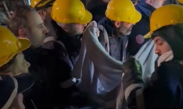 Hatay'da anne ve oğlu depremin 70'inci saatinde kurtarıldı - Asayiş ... Hatay'da anne ve oğlu depremin 70'inci saatinde kurtarıldı - Asayiş ...